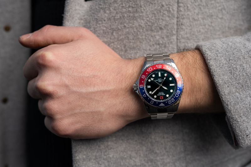 Swiss Alpine Military Master Diver GMT 42mm | Muller & Cia – Muller & Cia.